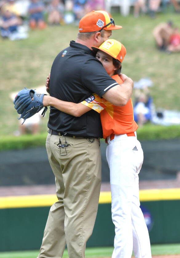 Texas defeats Washington in an absolute thriller of a game at Lamade ...